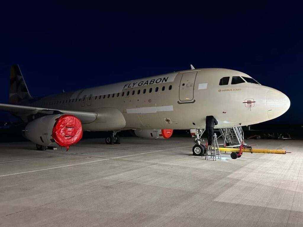 Transport aérien : le premier Airbus A320 de Fly Gabon a atterri à ...